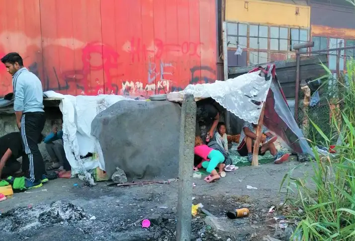 Пак разтуриха бивак до бившата зеленчукова борса - Бургас - dnews.bg | Darik.bg