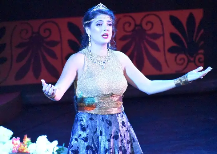 Комичната опера „Хубавата Елена“ отново на бургаска сцена (СНИМКИ) - Бургас - dnews.bg | Darik.bg