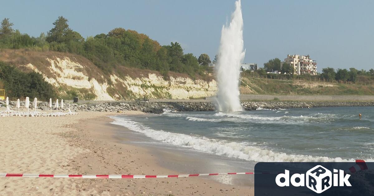 ВМС унищожи боеприпас, открит в залива на град Царево | Darik.bg