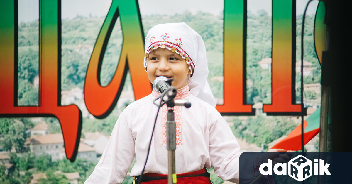 Фолклорният фестивал „Типченица пее” събра за 14-и път самодейци от различни региони на страната ...