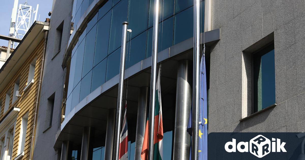 Британското посолство в София е с наполовина свалени знамена в памет на кралица Елизабет II ...