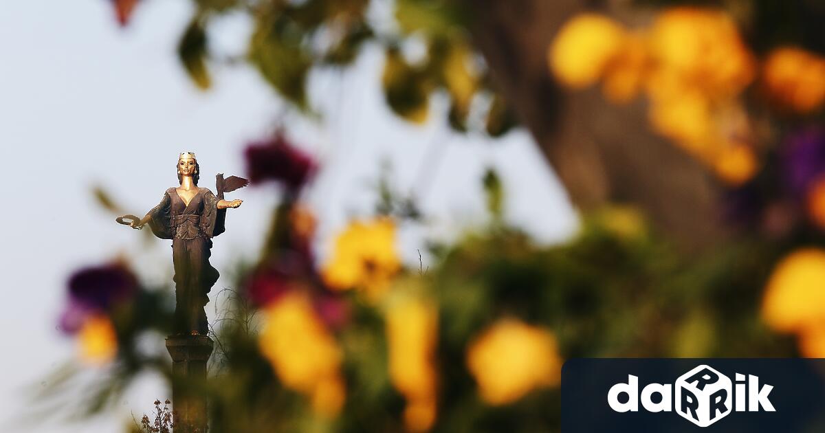 Подвижна сцена за изкуство и градска култура за Деня на София | Darik.bg