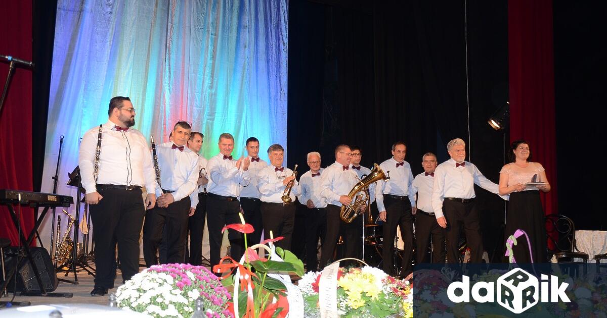 Градският духов оркестър на Видин отбеляза 60-годишнината си с грандиозен концерт | Darik.bg