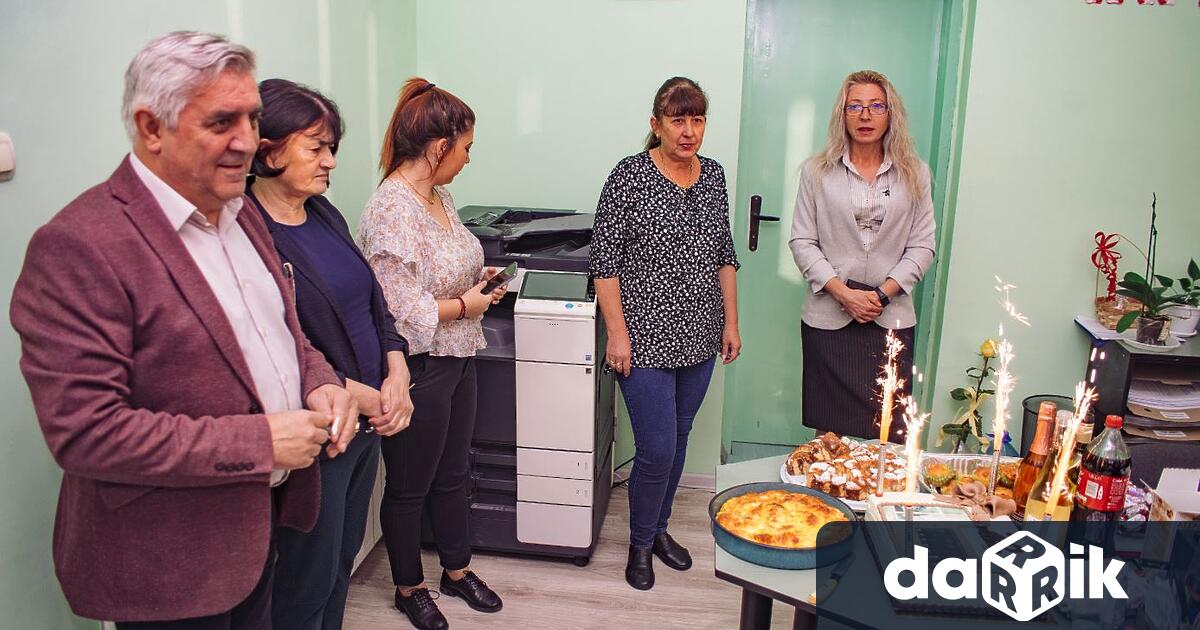 Центърът за административно обслужване при Община Мездра отпразнува 20 години от своето