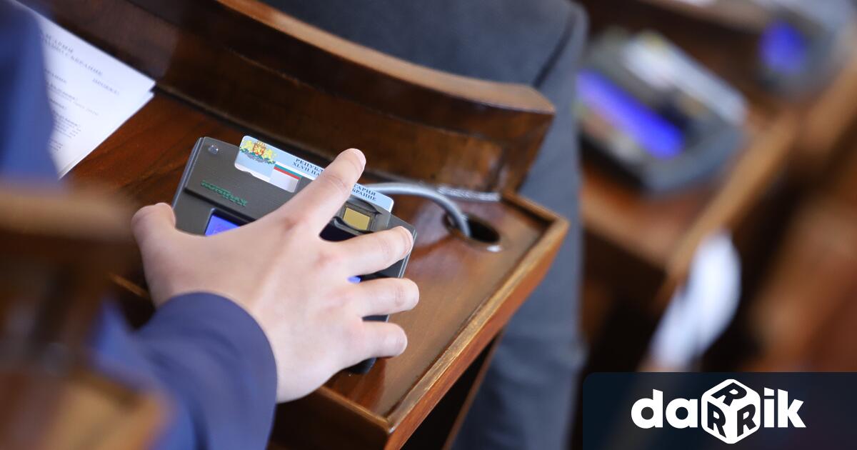 Парламентът прие на първо четене промени в Закона за семейните помощи