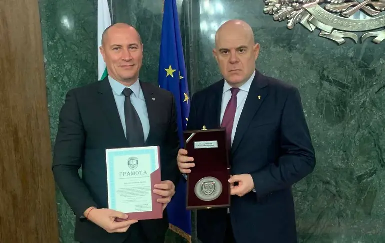 Прокурор Иво Радев от Окръжна прокуратура – Плевен е награден с отличие ...