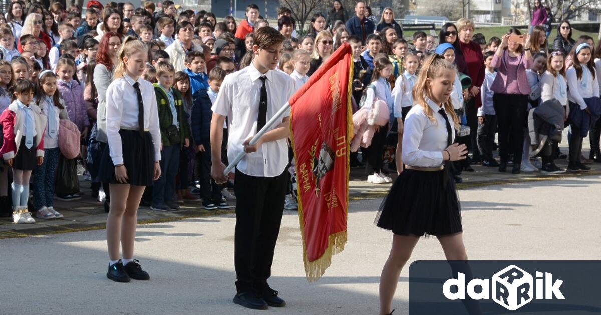 Варненско училище стана на 35 години (СНИМКИ) | Darik.bg