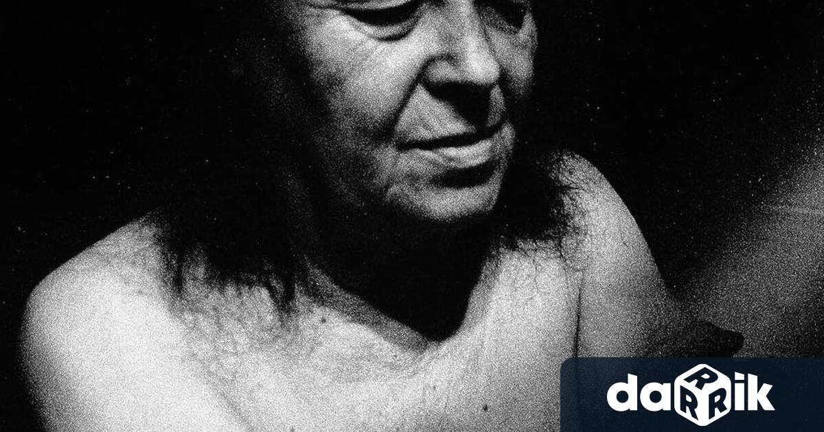 Какво да очакваме от изложба “Ленадия“, със снимки на майката на Никола Съев, която страда от ...