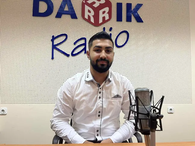 Бъдещ лекар от ромска махала помага безвъзмездно на съгражданите си | Darik.bg