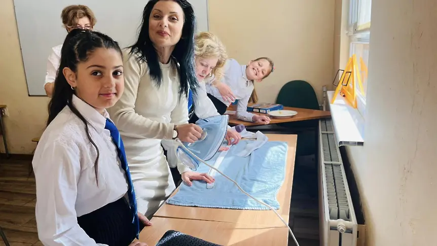 Основно училище „Максим Горки“ - гр. Левски празнува 63 години | Darik.bg