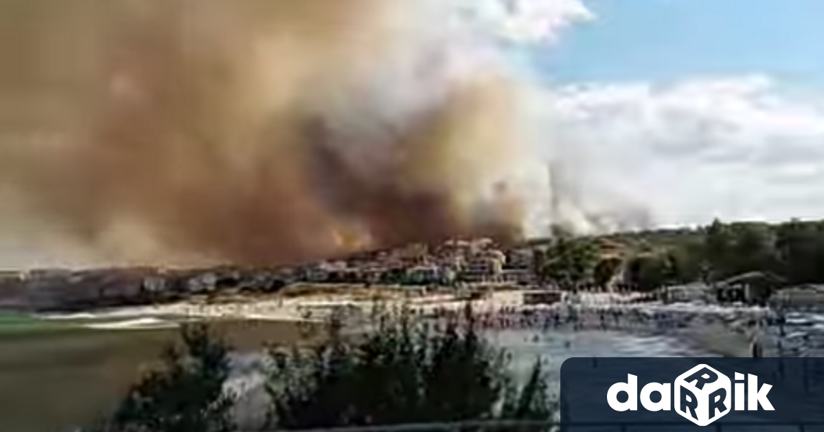 Огромен пожар край къмпинг „Каваци“, евакуираха служители и клиенти на хипермаркет (ВИДЕО ...