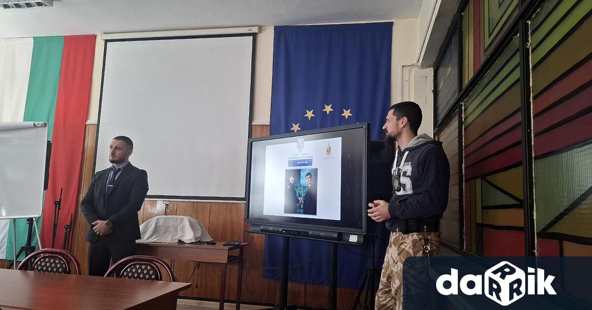 Продължават обучителните занятия на полицаи от ОДМВР – Плевен с преподаватели от плевенски ...