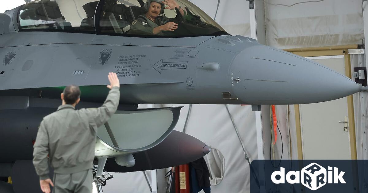 “Първата птичка от ятото”: Българският F-16 Block 70 кацна у нас (ВИДЕО) | Darik.bg