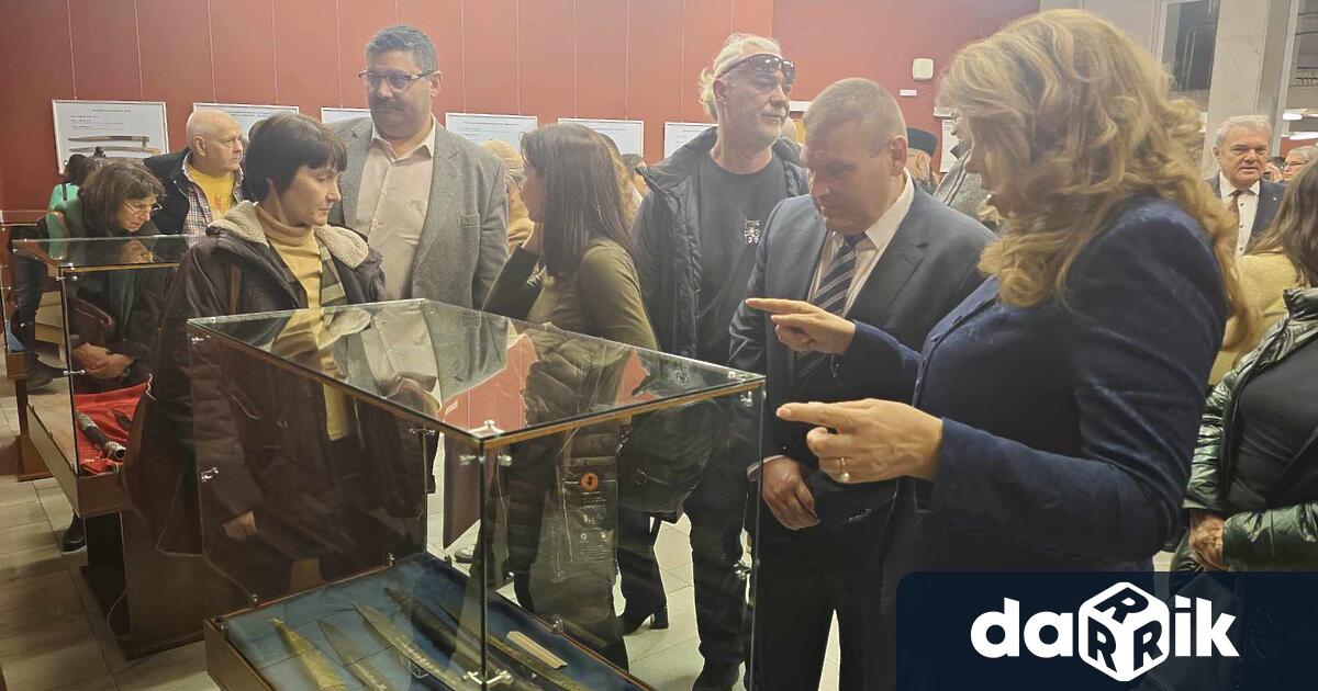 Изложба „Украсата на ятагана“ в Плевен представя 33 уникални експоната от XVIII - XIX век | Darik.bg