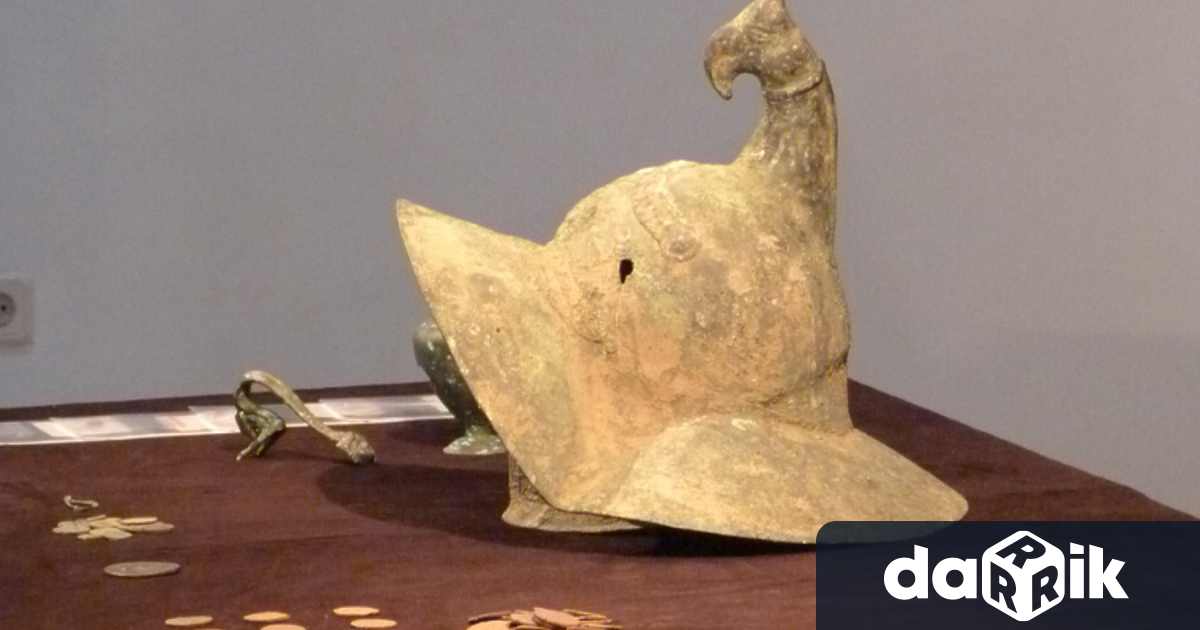 Символ на тракийската сила: Върнаха на България гладиаторски шлем, който се оценява на 3 млн ...