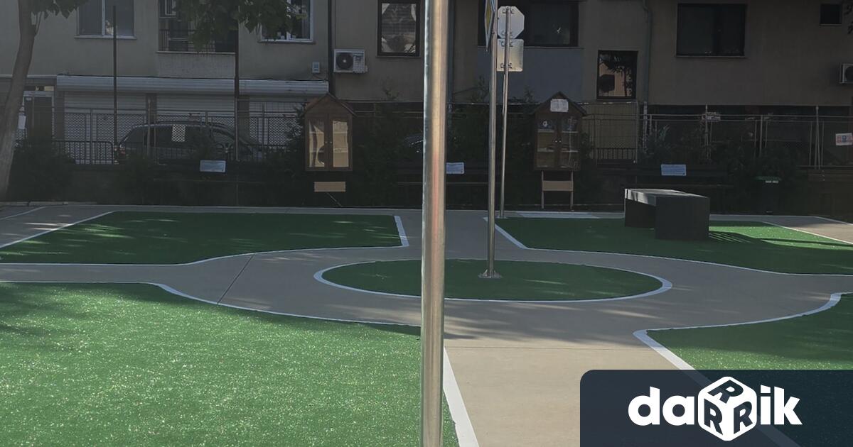 Първи звънец с послание в ОУ „Кочо Честеменски“: „Пътят е избор, животът е с предимство“ | Darik.bg