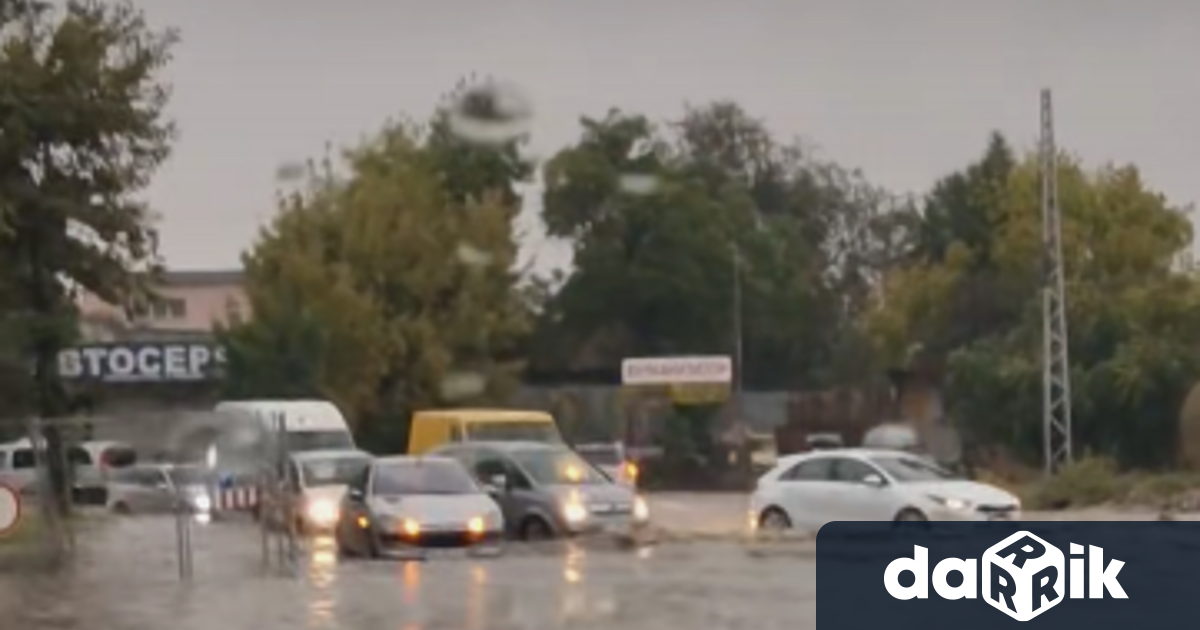 Наводнение затвори част от бул. „Ал. Стамболийски“ в Пловдив – след 4 години ремонт улицата ...