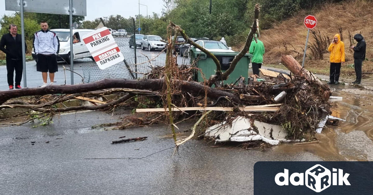 Евакуират ваканционото селище Елените (СНИМКИ) | Darik.bg