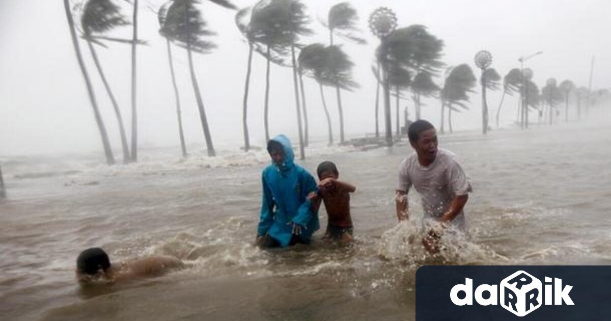 Близо 1 милион души са евакуирани заради приближаването на супертайфун към Филипините | Darik.bg