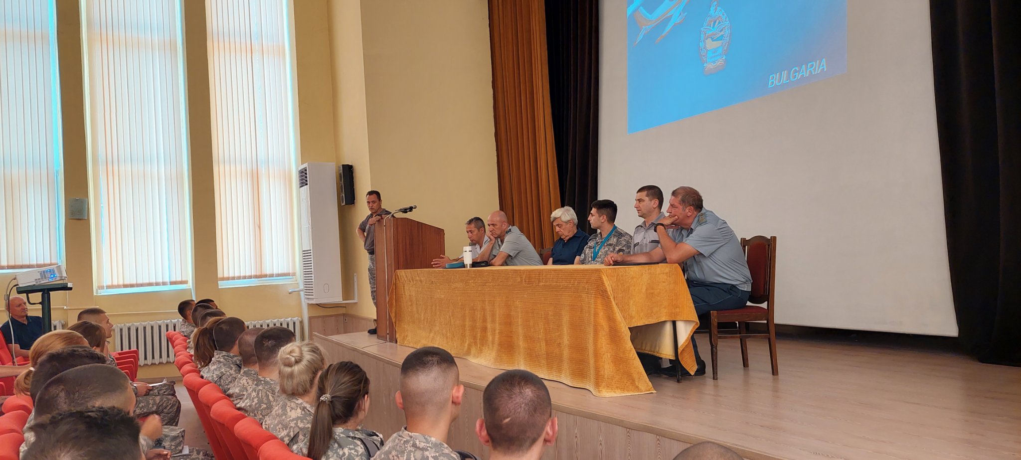 ВВВУ „Георги Бенковски“ прие 76-я си випуск | Darik.bg